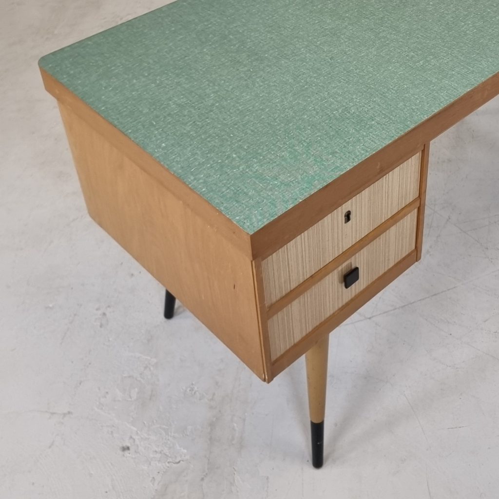 Desk | Birk | Laminate table top - Retrofabrikken