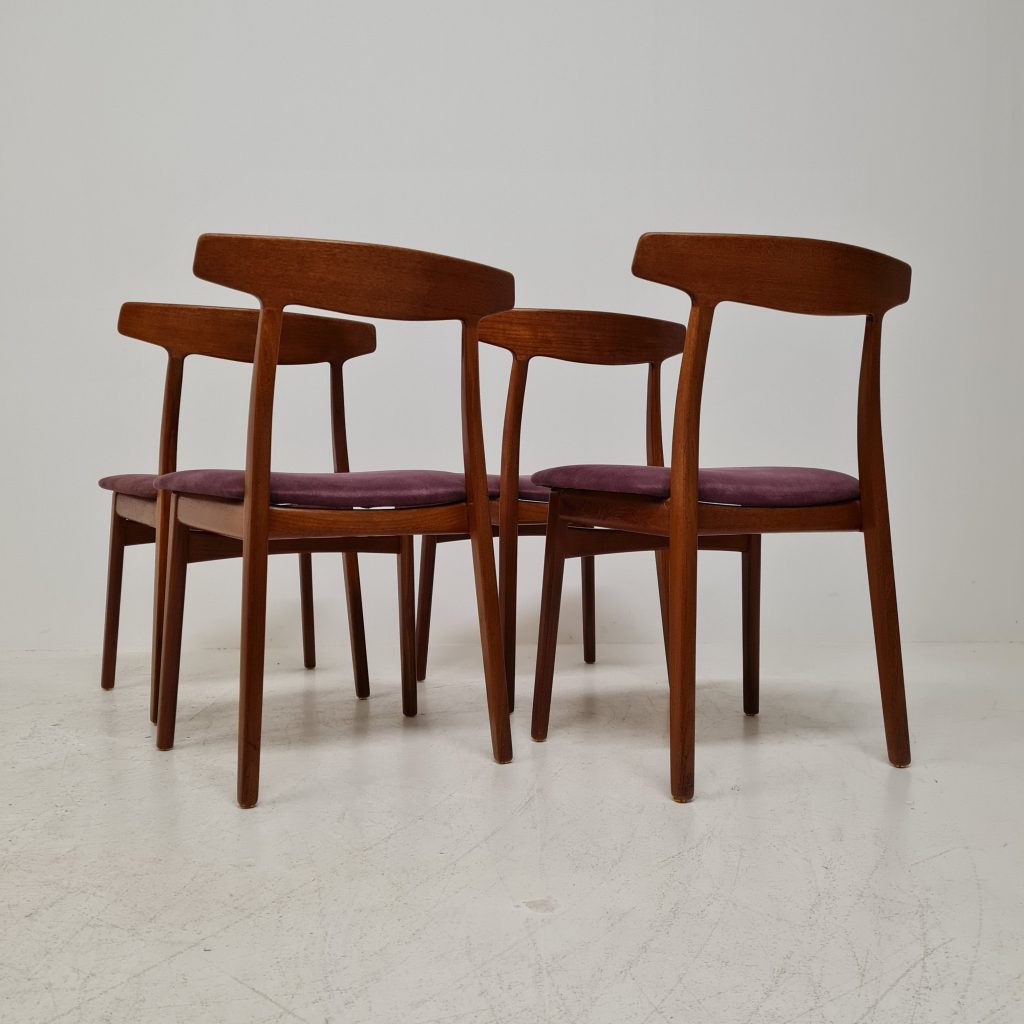 Spisebordsstole i klassisk dansk design og retrostil. Stort udvalg i teak.