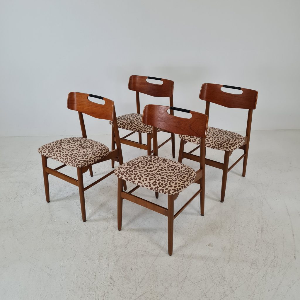 Spisebordsstole i klassisk dansk design og retrostil. Stort udvalg i teak.