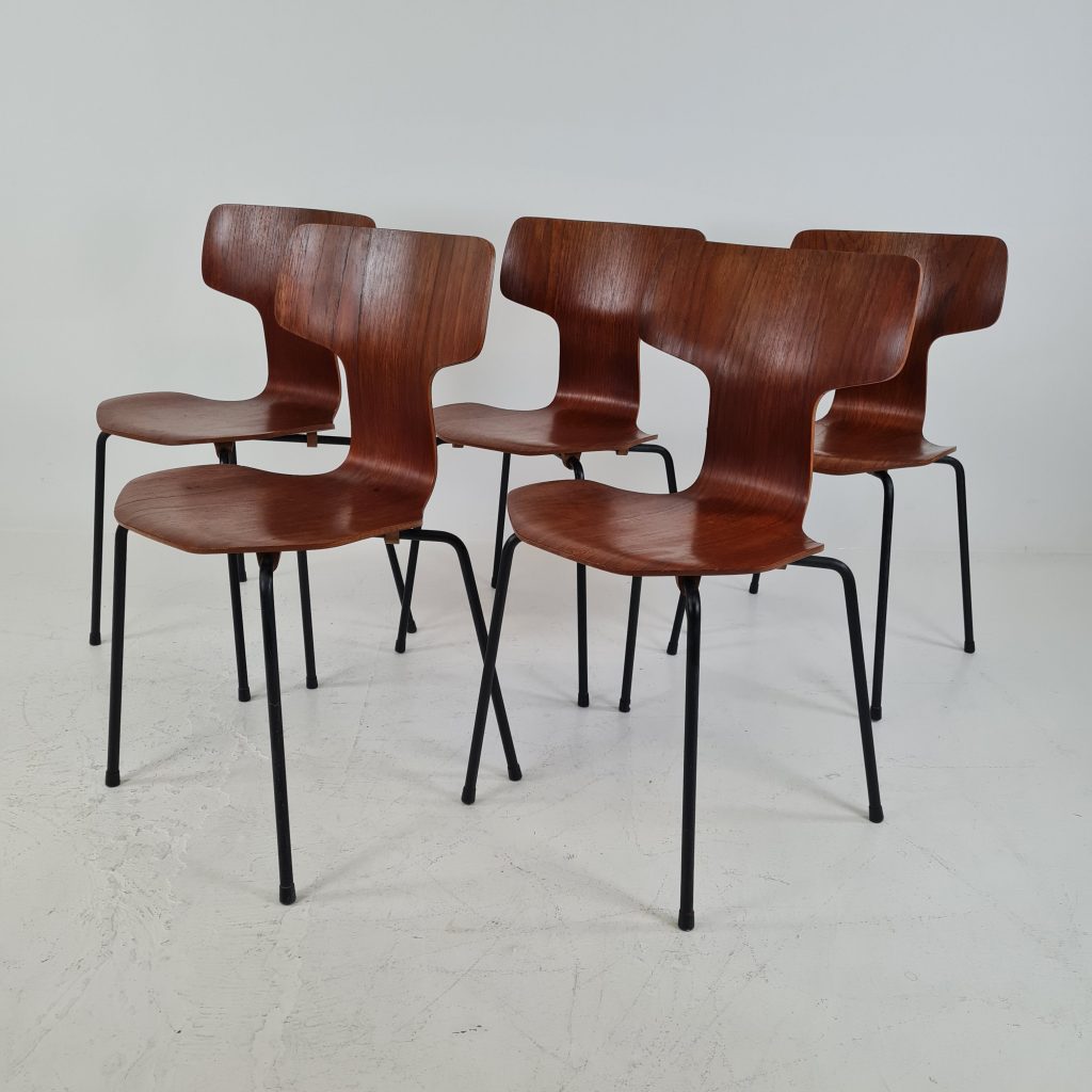 Spisebordsstole i klassisk dansk design og retrostil. Stort udvalg i teak.