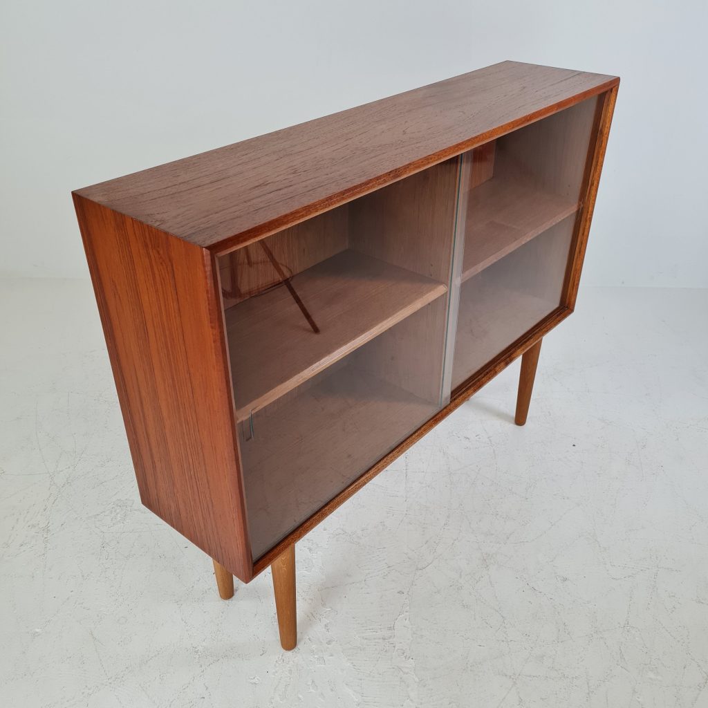 Skab | Teak | Skydelåger i glas | Bjerringbro Savværk og Møbelfabrik ...