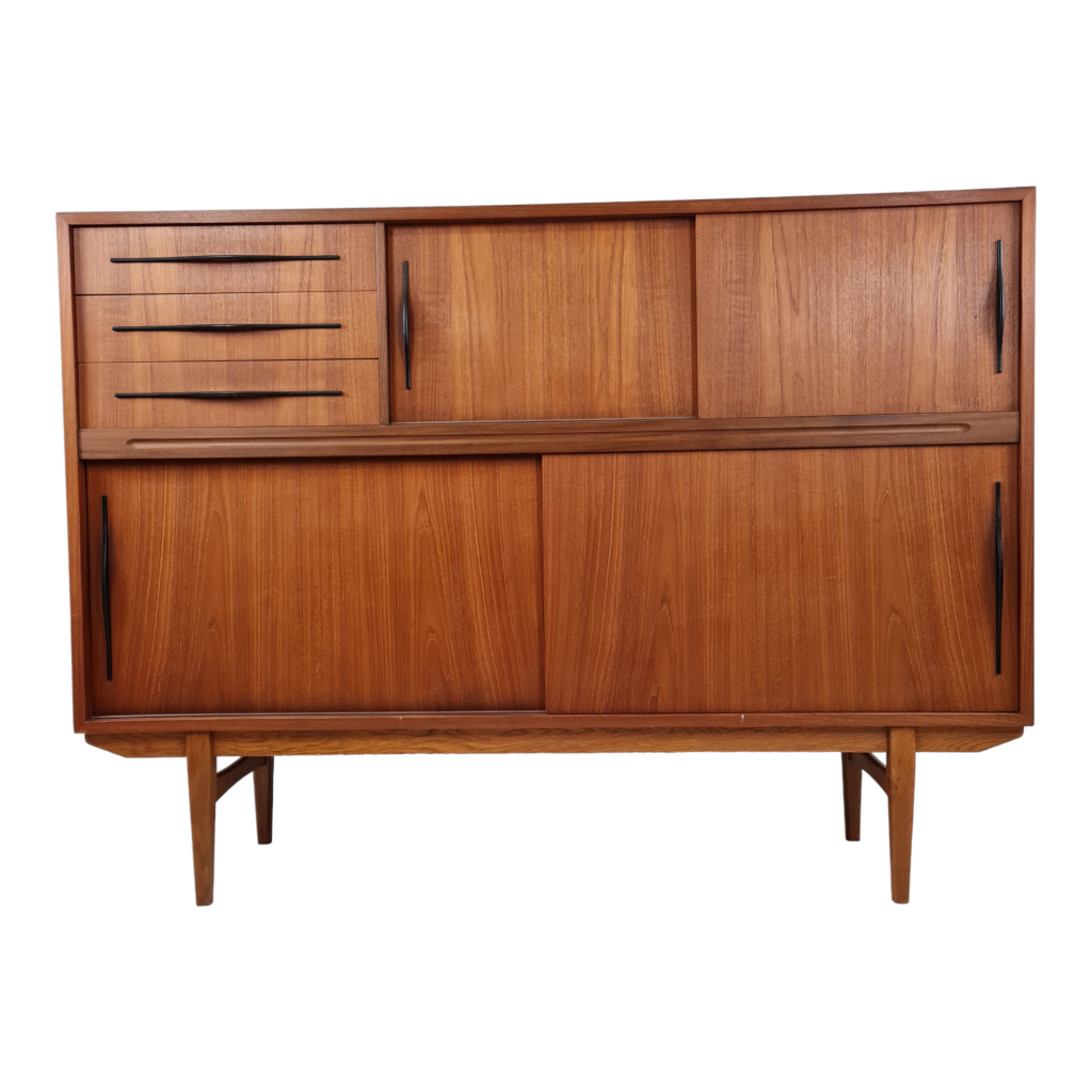 Skænk med sorte greb og hylder | Teak - Retrofabrikken