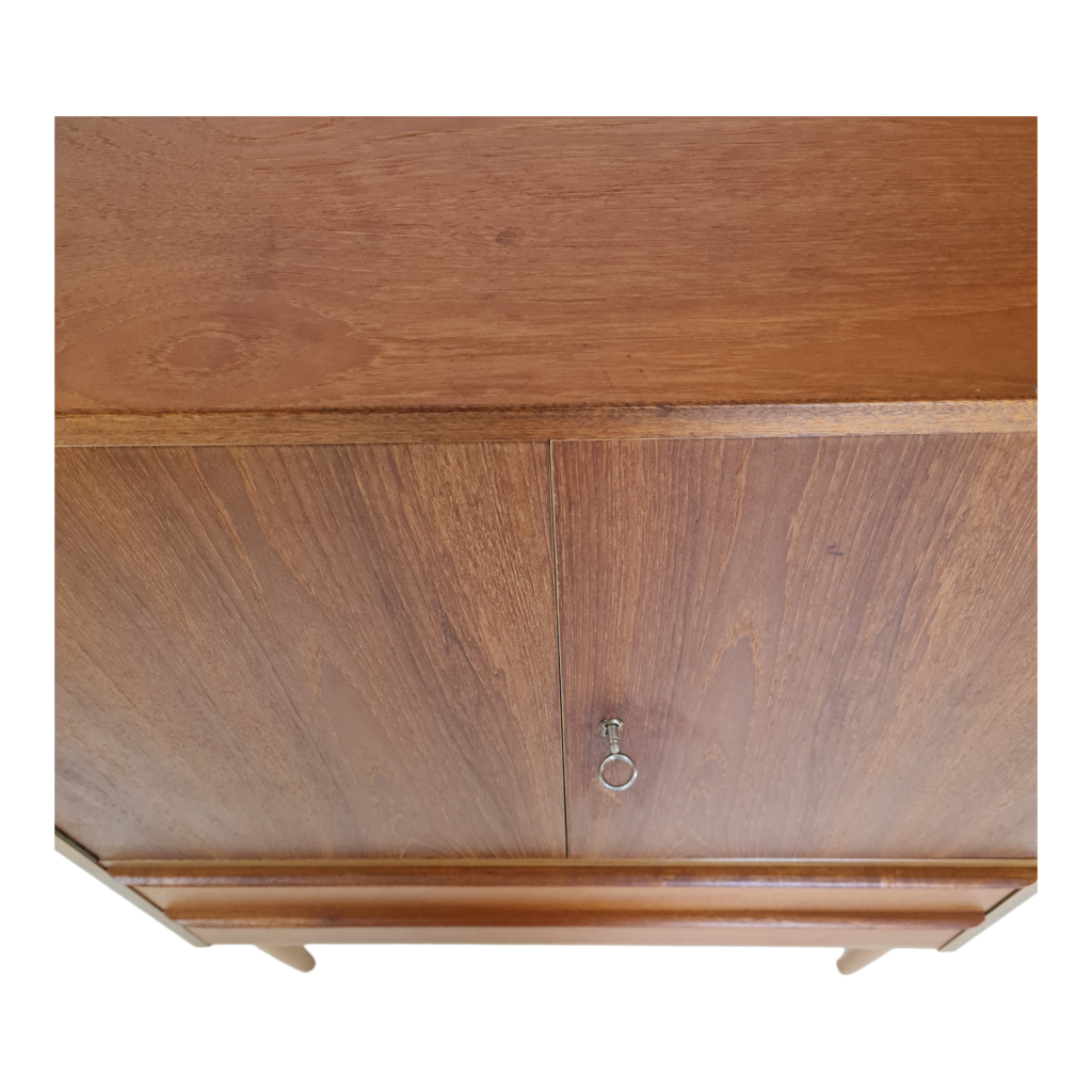 Lille skab med 2 låger og 2 skuffer | Dansk design | Teak - Retrofabrikken