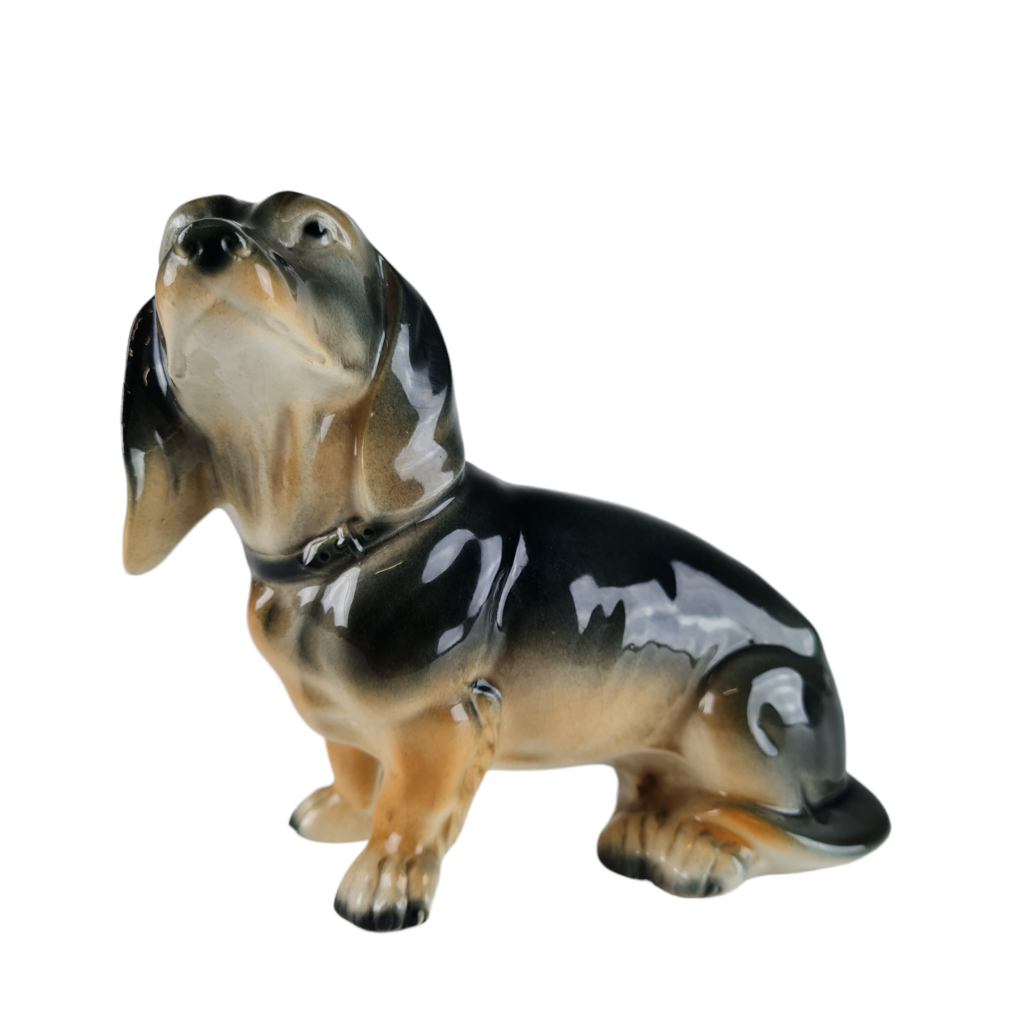 Porcelænsfigur med siddende hund - Retrofabrikken