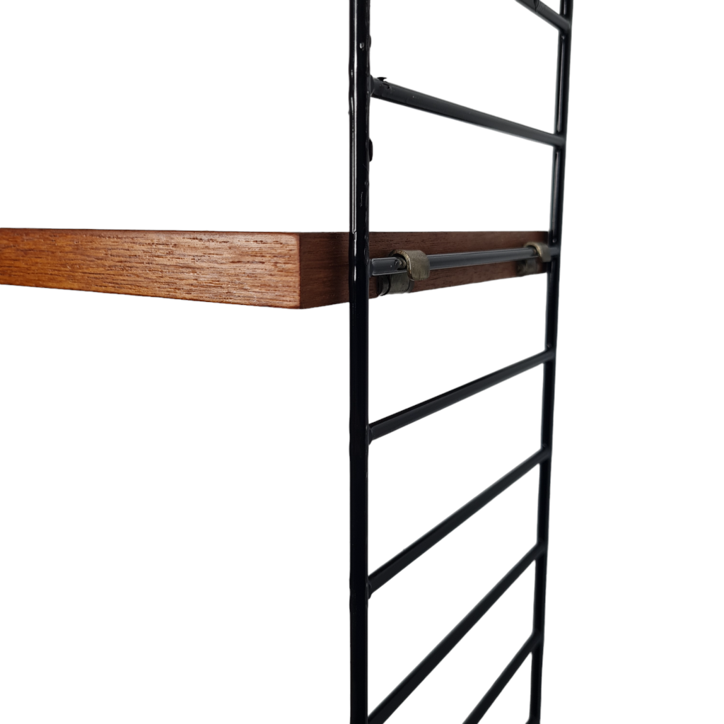 Væghængt reolsystem fra serien The String shelving system | Nils ...