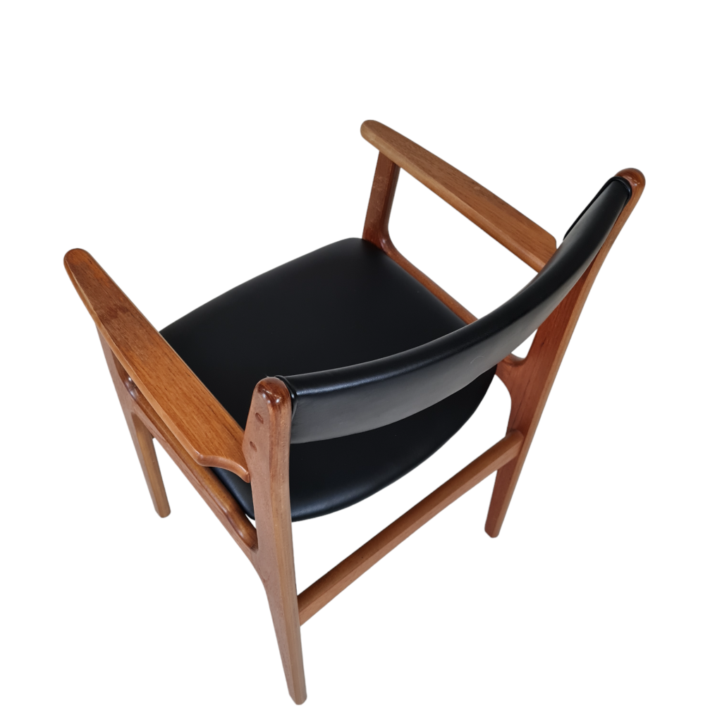 Armstol | Dansk design | Teak & sort kunstlæder - Retrofabrikken