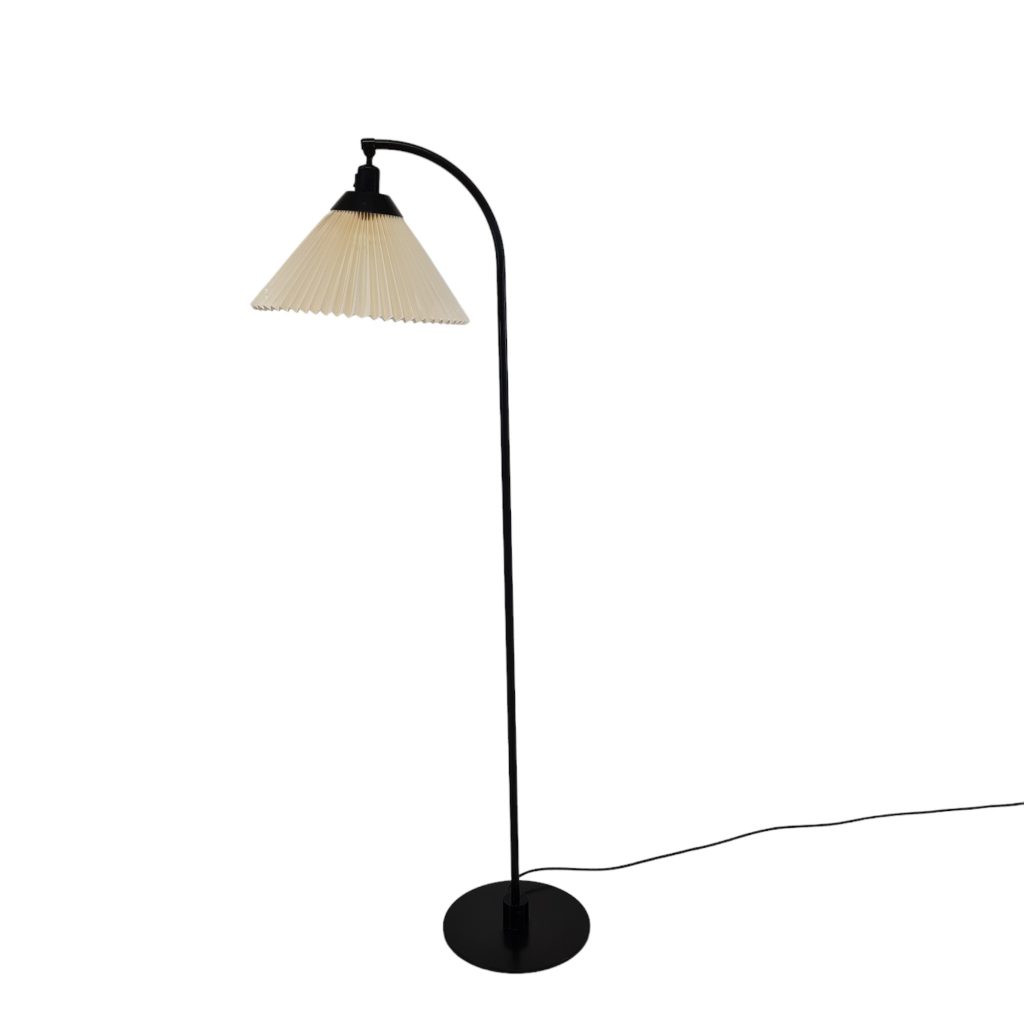 Standerlampe | Flemming Agger | Le Klint | Sort fod - Retrofabrikken