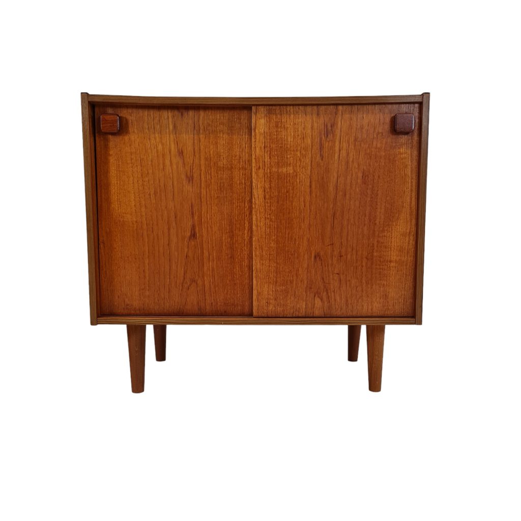 Skab med to skydelåger | Dansk design | Teak - Retrofabrikken