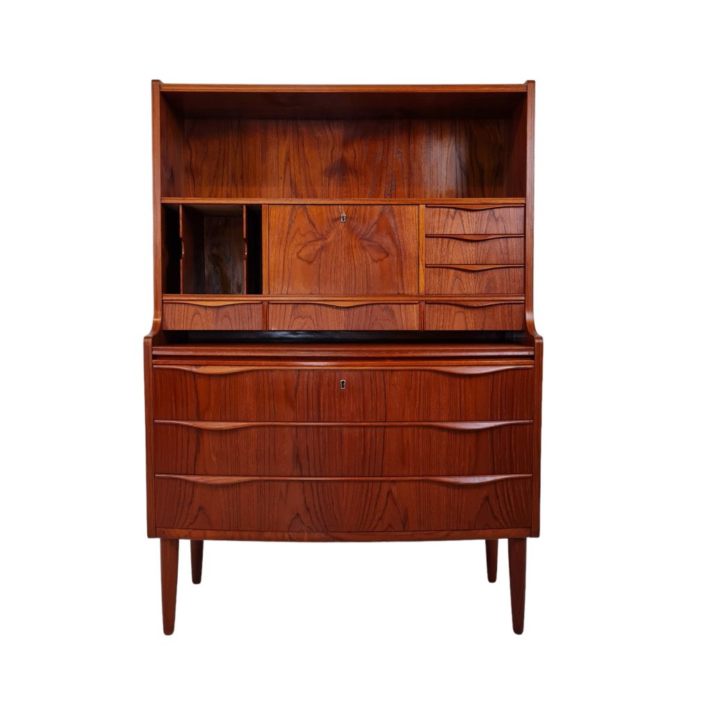 Chatol med udtræksplade samt skuffer og brevordner | Dansk design ...