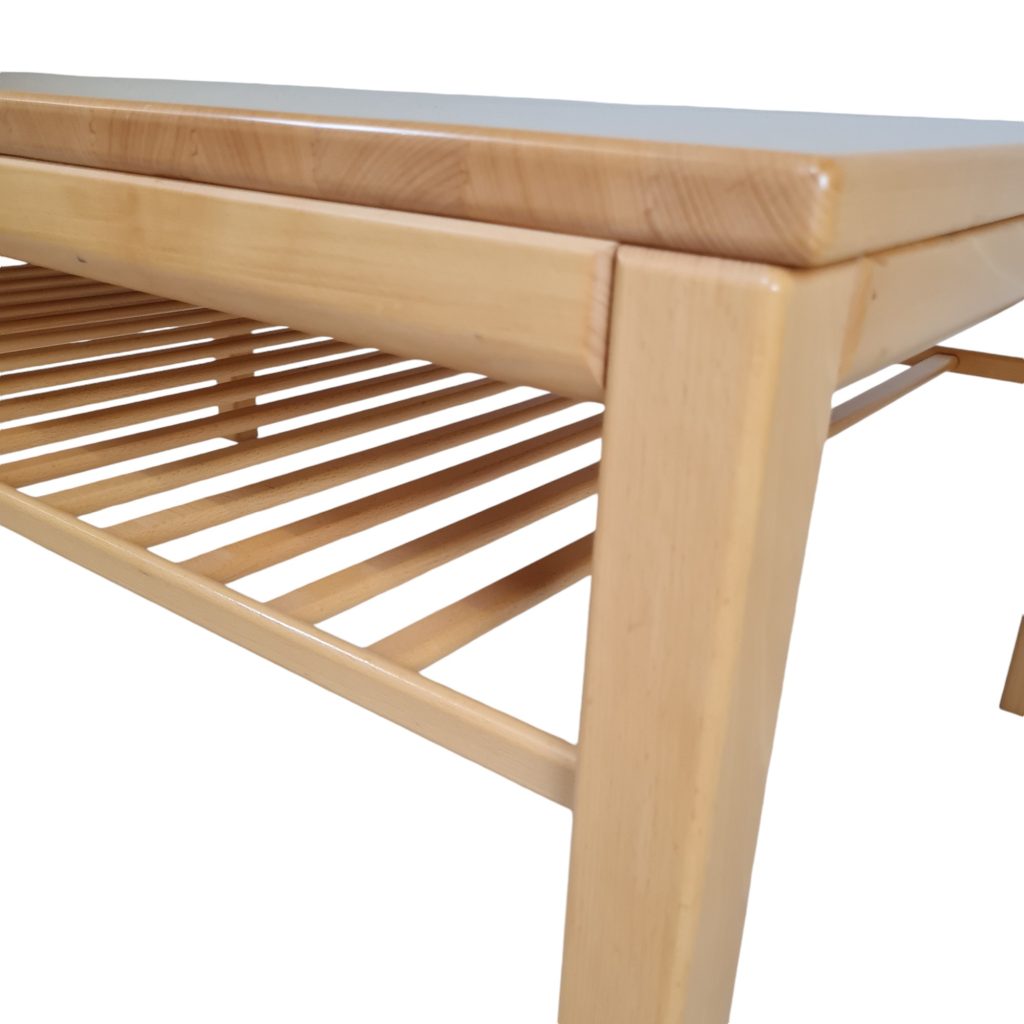 Sofabord med skuffe og tremmehylde | Haslev Møbelsnedkeri | Lakeret bøg ...